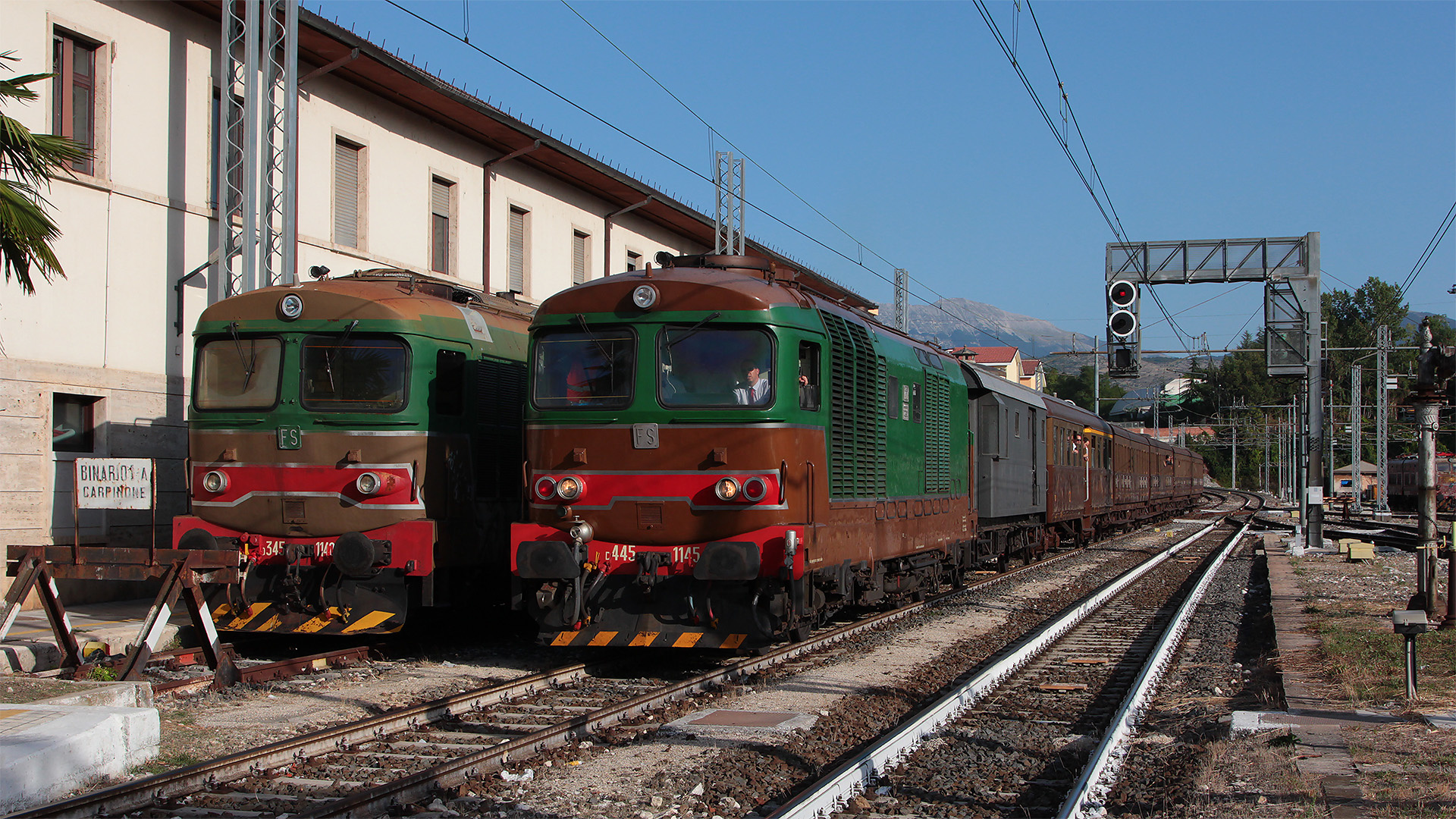 D345 1142 e D445 1145 Sulmona | TrainsPictures.com