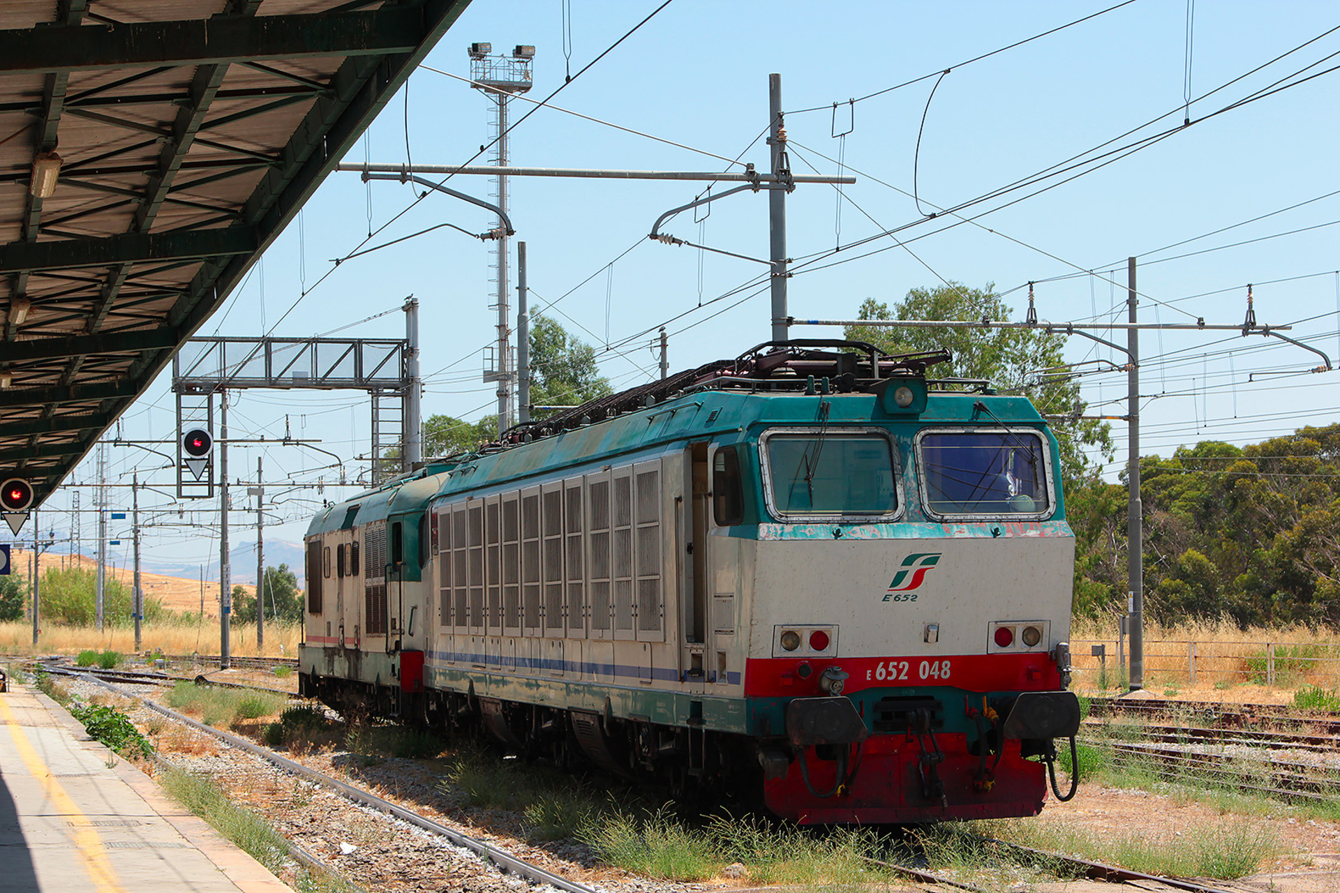 E652 048 e d345 1012 Caltanissetta Xirbi | TrainsPictures