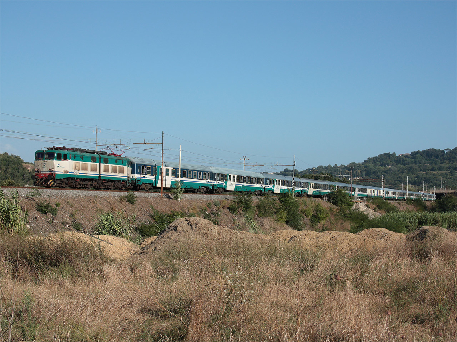 E656 435 invio materiale da Lourdes | TrainsPictures