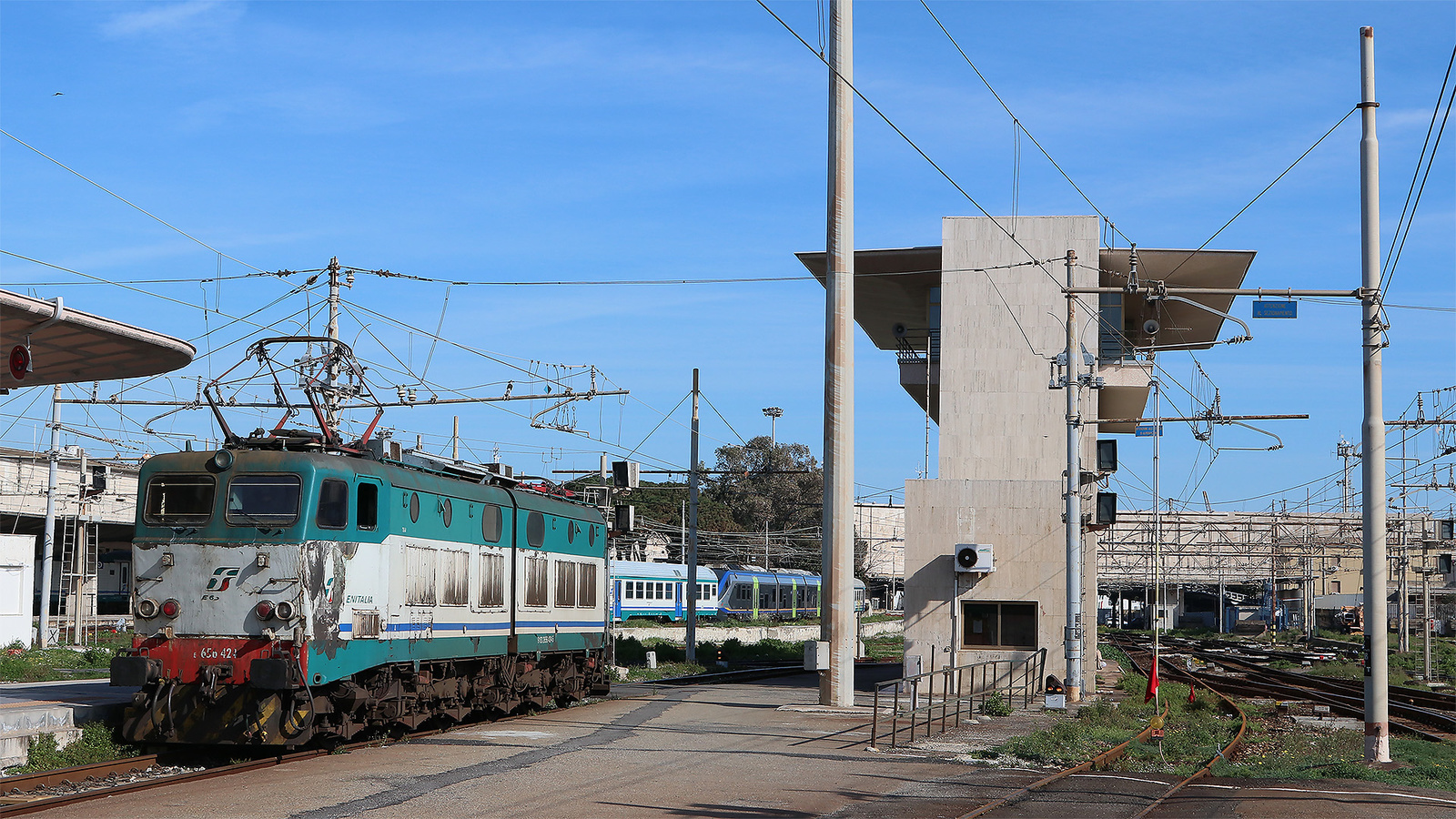 E656 424 Messina Centrale | TrainsPictures.com