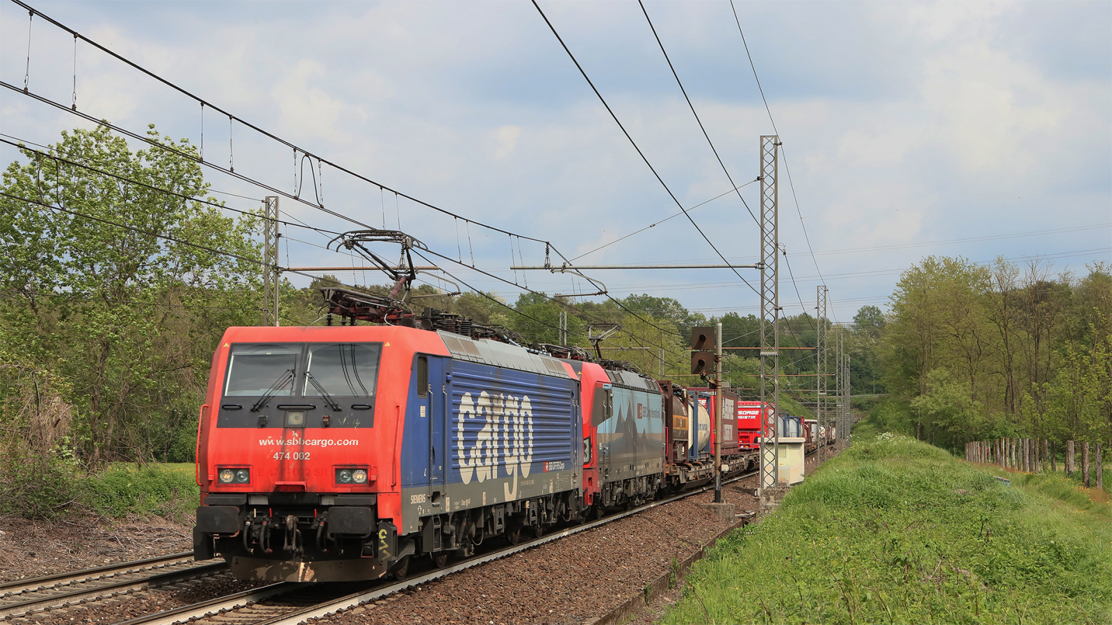 E474 002 e E193 418 Vergiate | TrainsPictures