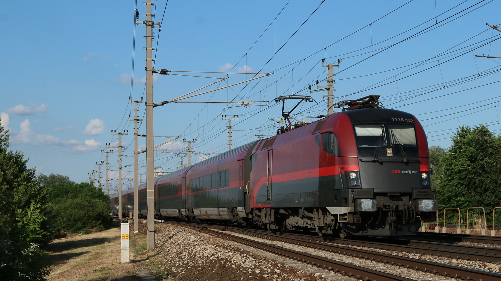 OBB 1116 152 Railjet Prinzersdorf | TrainsPictures.com