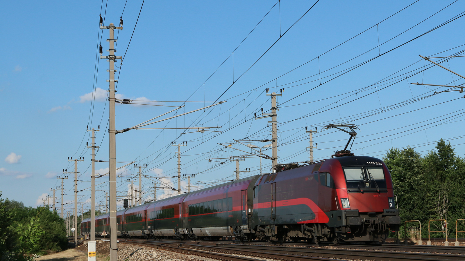 OBB 1116 200 Railjet Prinzersdorf | TrainsPictures.com