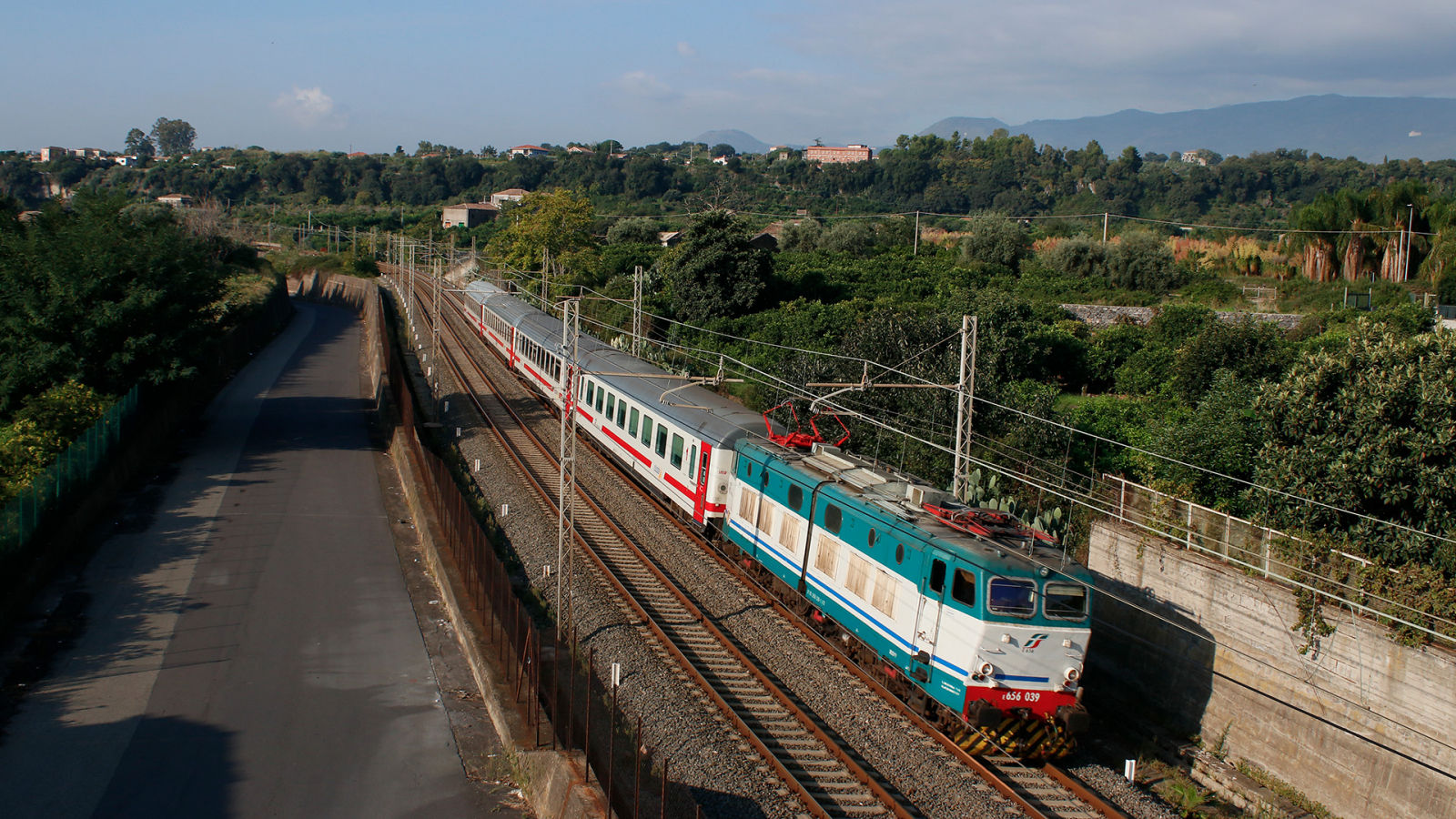 E656 039 Carruba Intercity 722 per Roma Termini | TrainsPictures