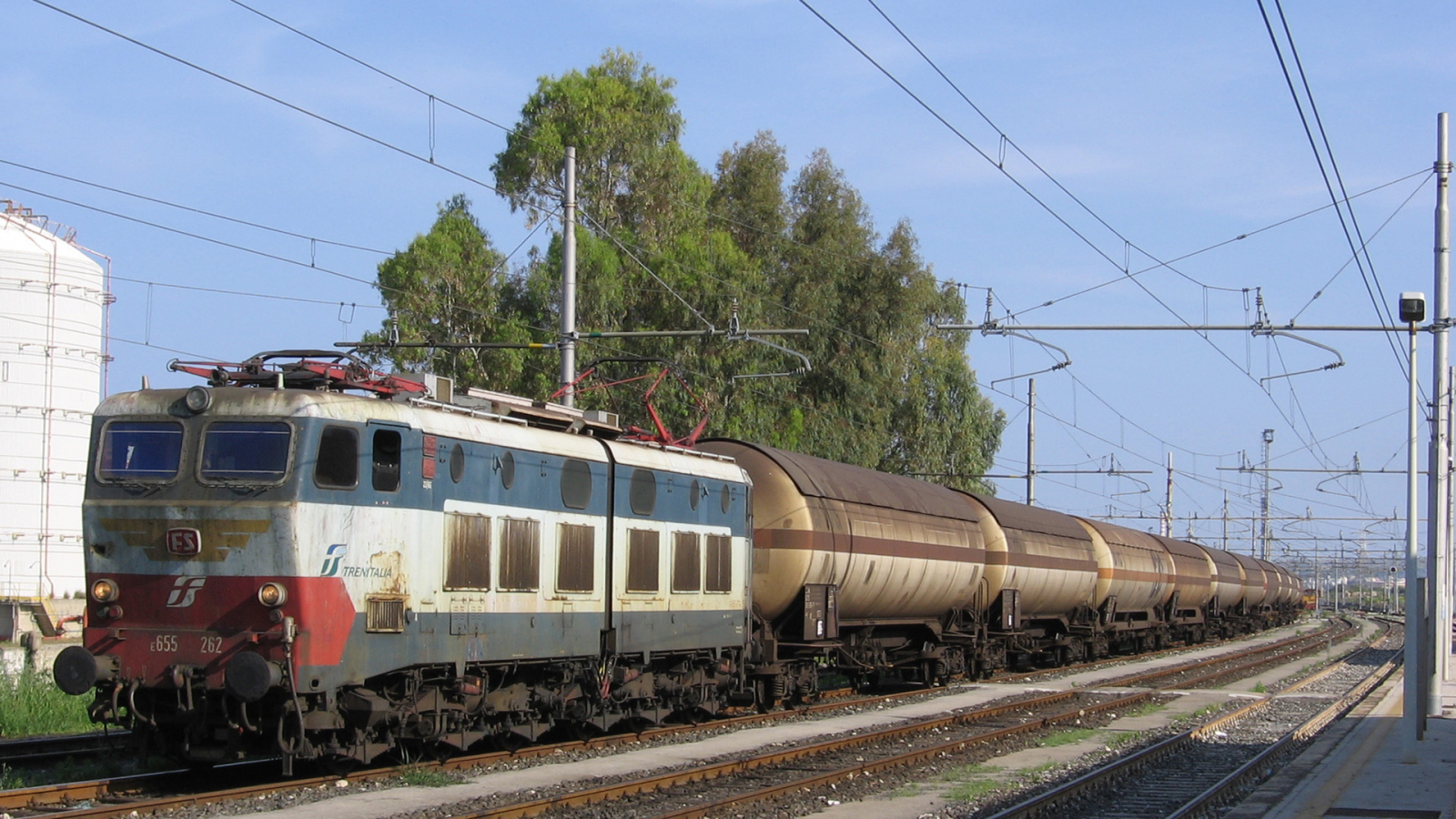 E655 262 Priolo-Melilli e cisterne | TrainsPictures.com