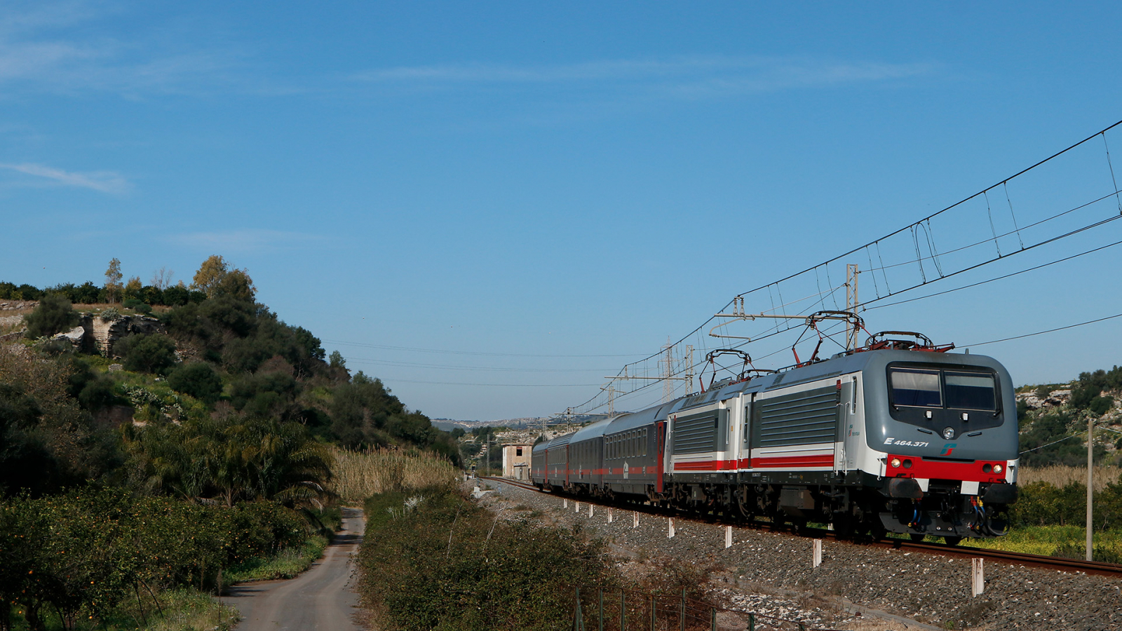 E464 371 e E464 346 Lentini | TrainsPictures.com