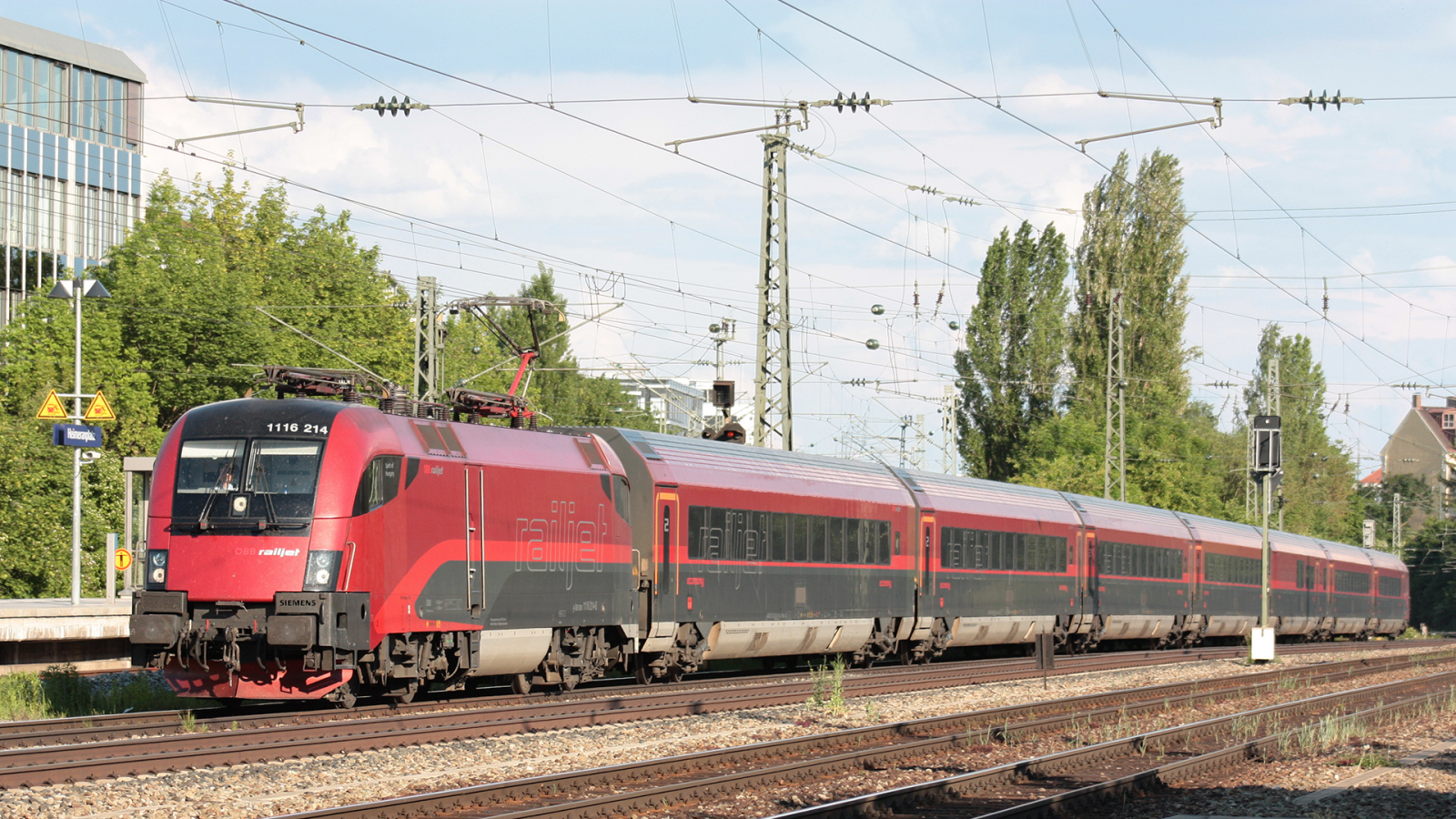 OBB 1116 214 Munchen Heimeranplatz | TrainsPictures.com