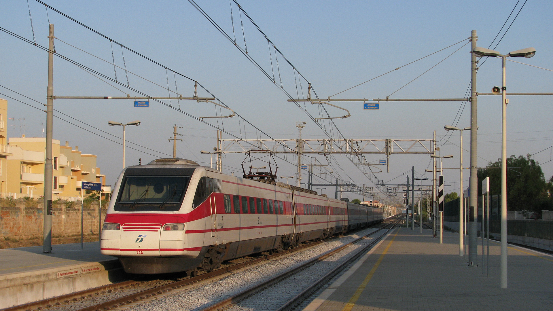 Etr460 treno 24 Monopoli | TrainsPictures.com