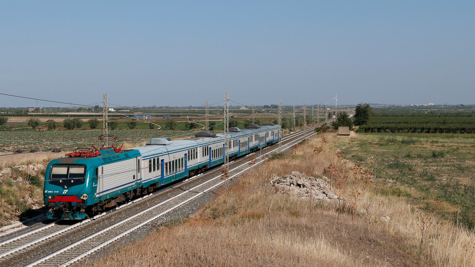 E464 114 Ortanova | TrainsPictures