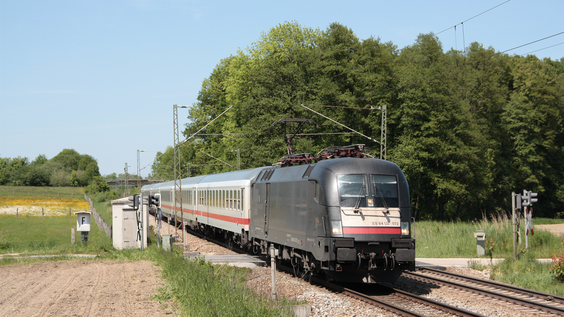 ES64U2 072 Vogl | TrainsPictures.com