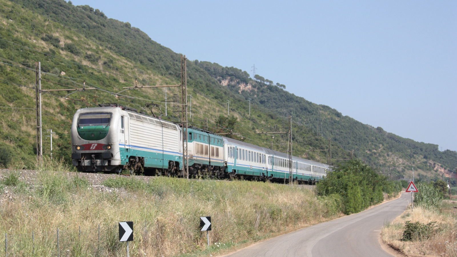 E402 133 e E656 Priverno | TrainsPictures