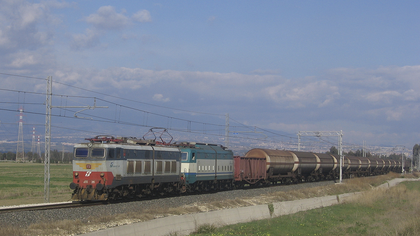 E655 285 e E636 400 Passomartino | TrainsPictures.com