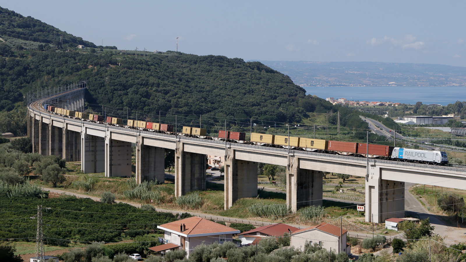 E494 571 Railpool viadotto Angitola | TrainsPictures.com