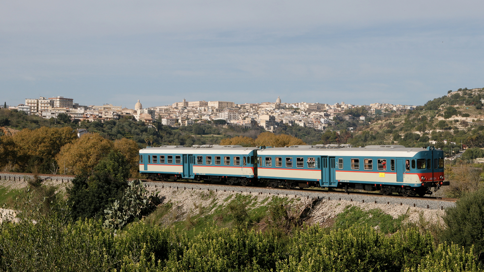 ALn668 1224 e 1220 Noto Arrivederci | TrainsPictures.com