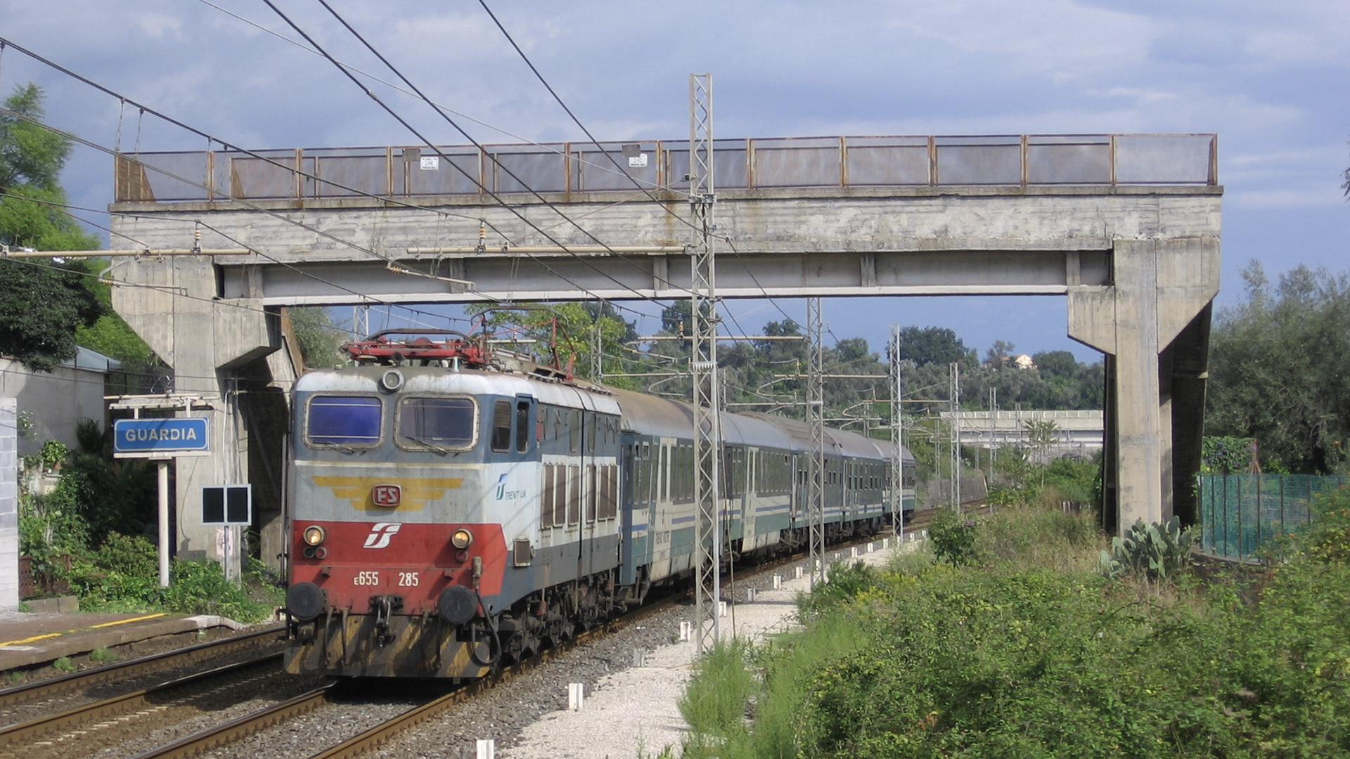 E655 285 Guardia Mangano Espresso 1931 Freccia della Laguna | TrainsPictures