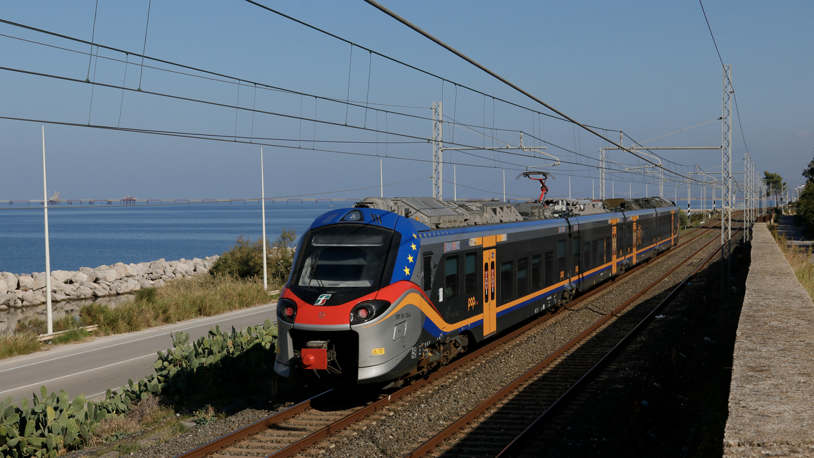 ETR 104 POP treno 103 Termini Imerese | TrainsPictures