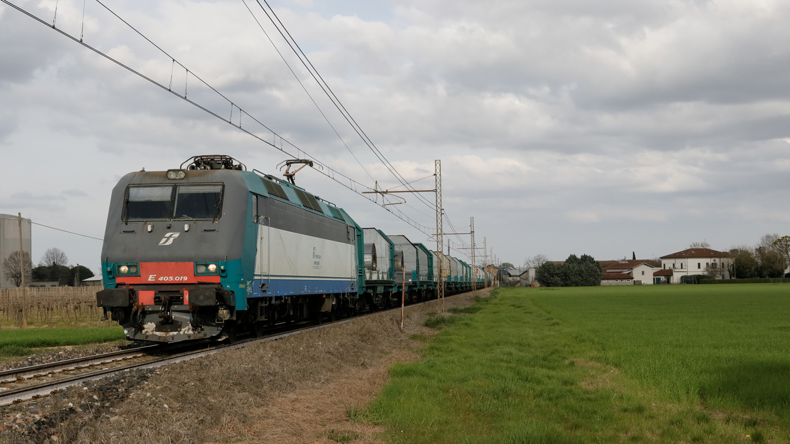 E405 019 Russi | TrainsPictures.com