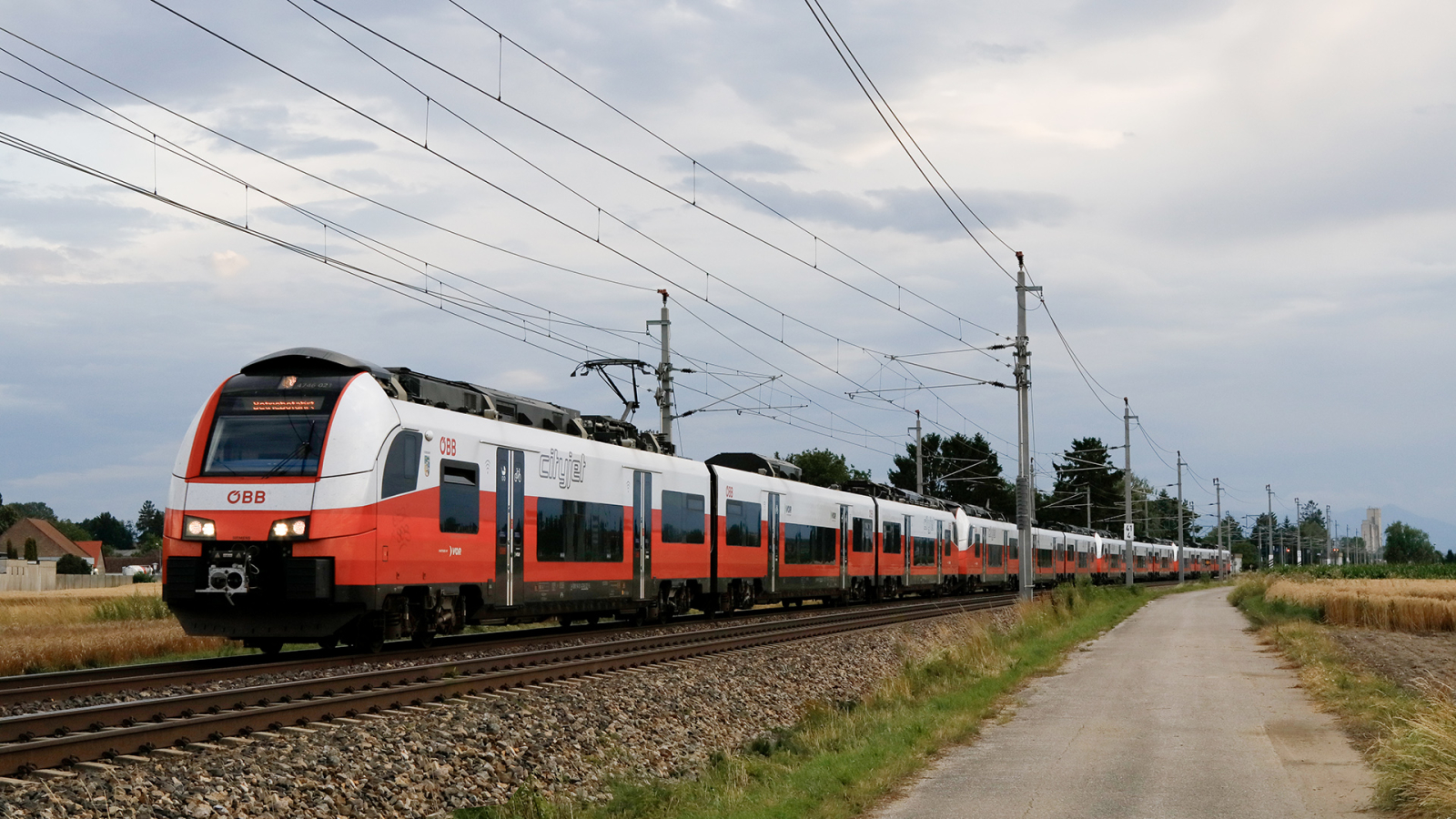 OBB 4746 021 e 094 e 079 e 081 Intercity Eggendorf | TrainsPictures